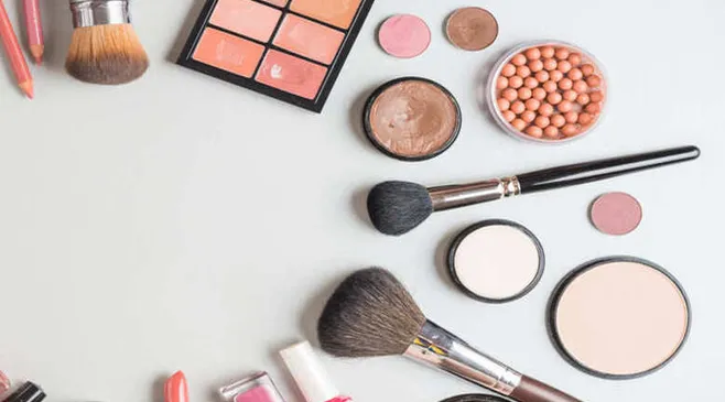 Kenali Perbedaan Skin Tint, Foundation, Cushion, BB Cushion, dan BB ...