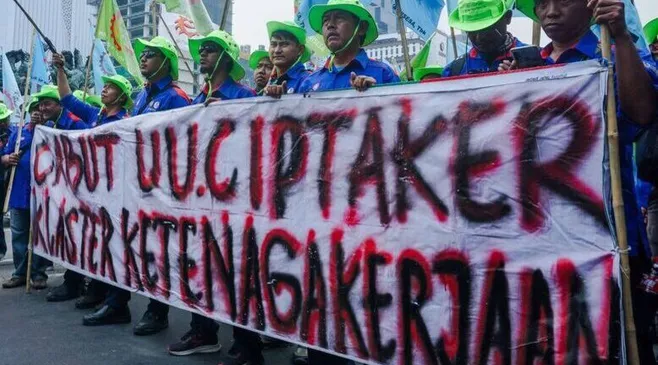 Poin-poin Penting Putusan MK atas Uji Materi UU Cipta Kerja | Narasi TV Poin-poin Penting Putusan MK atas Uji Materi UU Cipta Kerja | Narasi TV